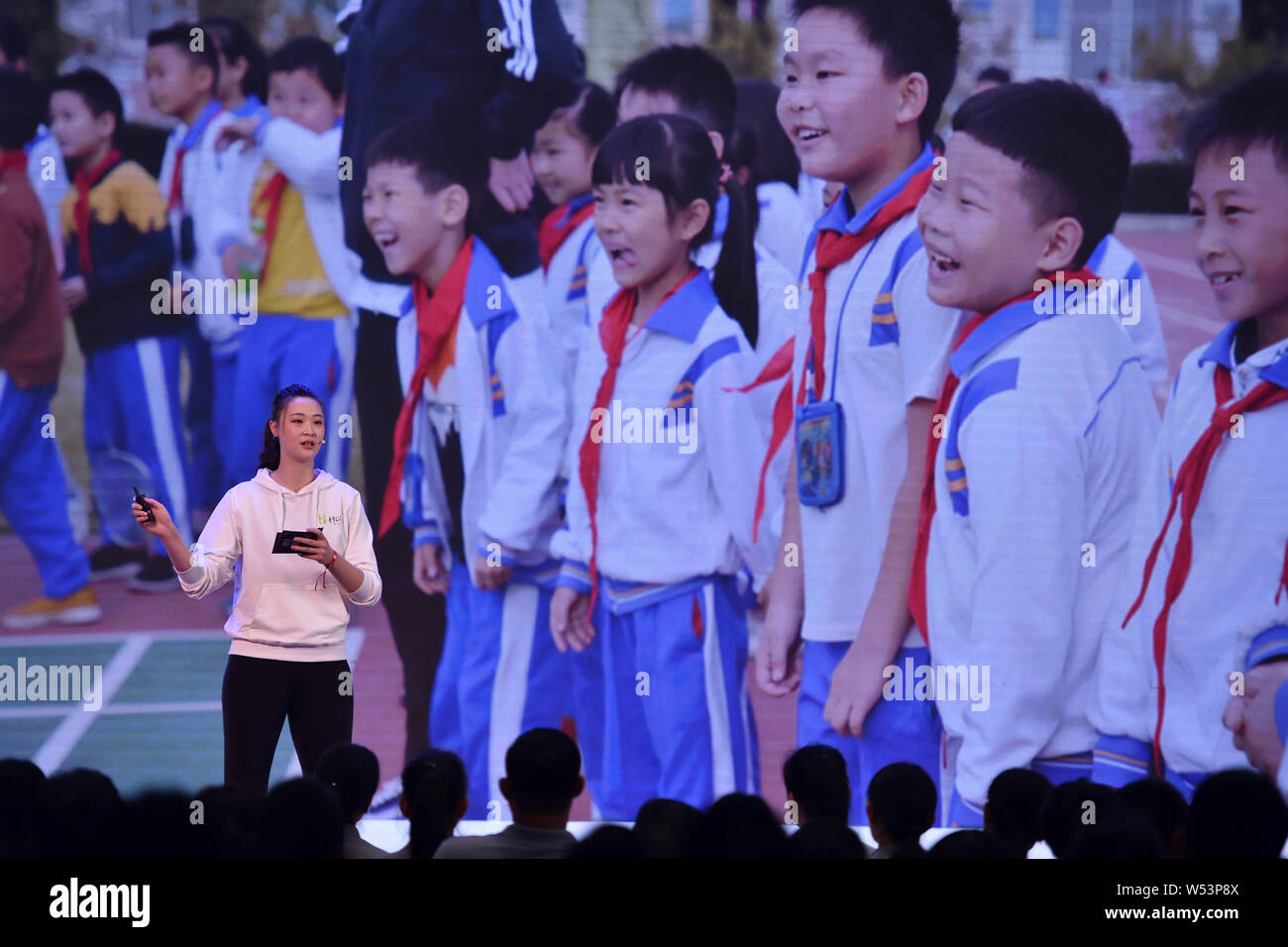 Chinese volleyball player Hui Ruoqi gives a lesson to village teachers ...