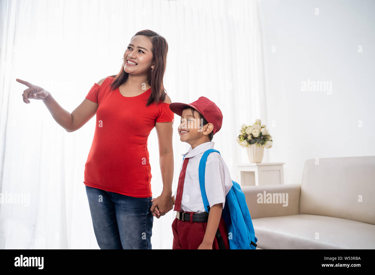 indonesian elementary student back to school Stock Photo - Alamy