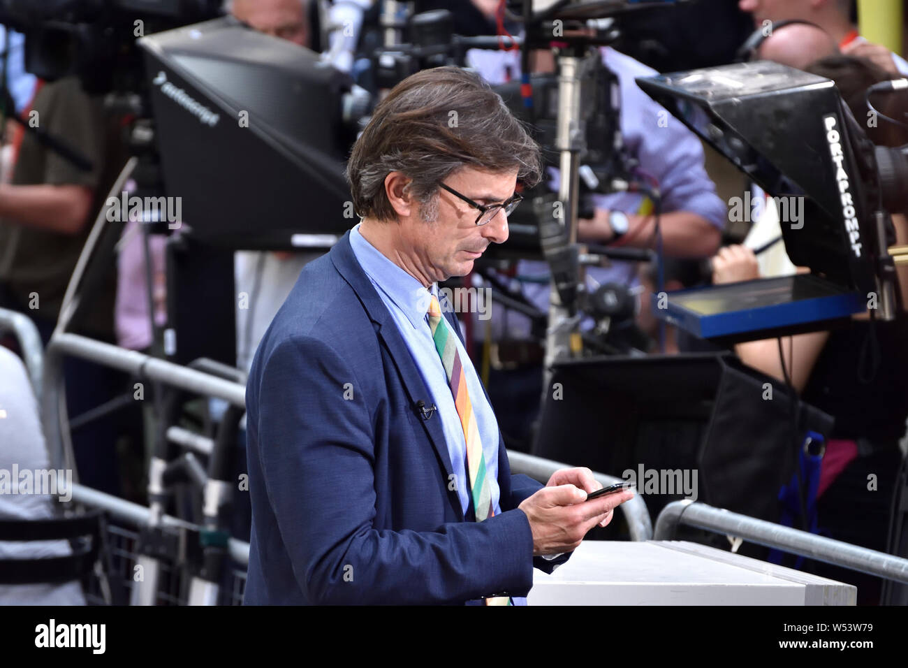 Teleprompter hi-res stock photography and images - Alamy