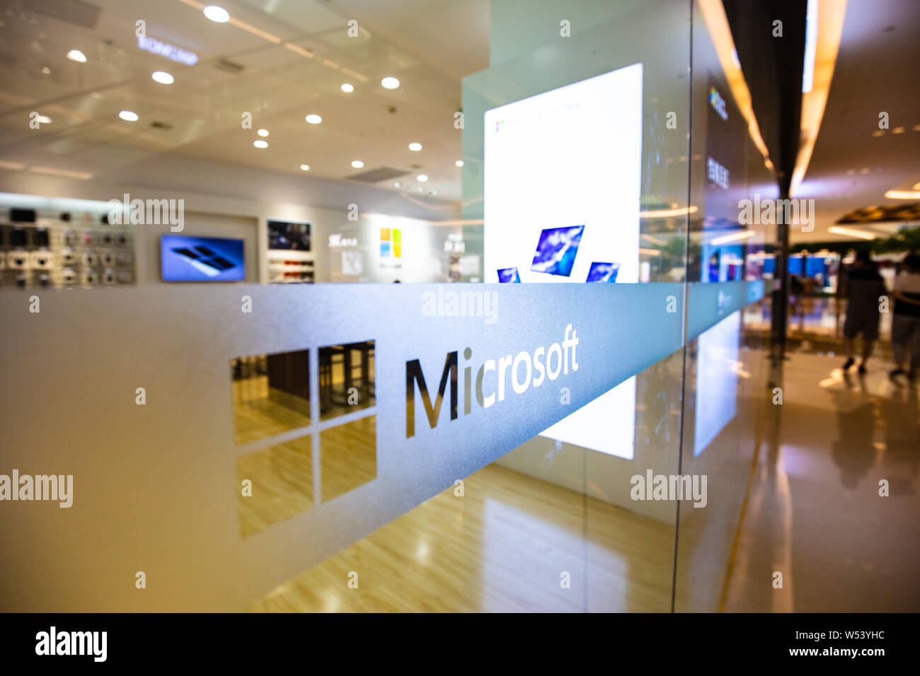 Chinese hardware store hi-res stock photography and images - Alamy