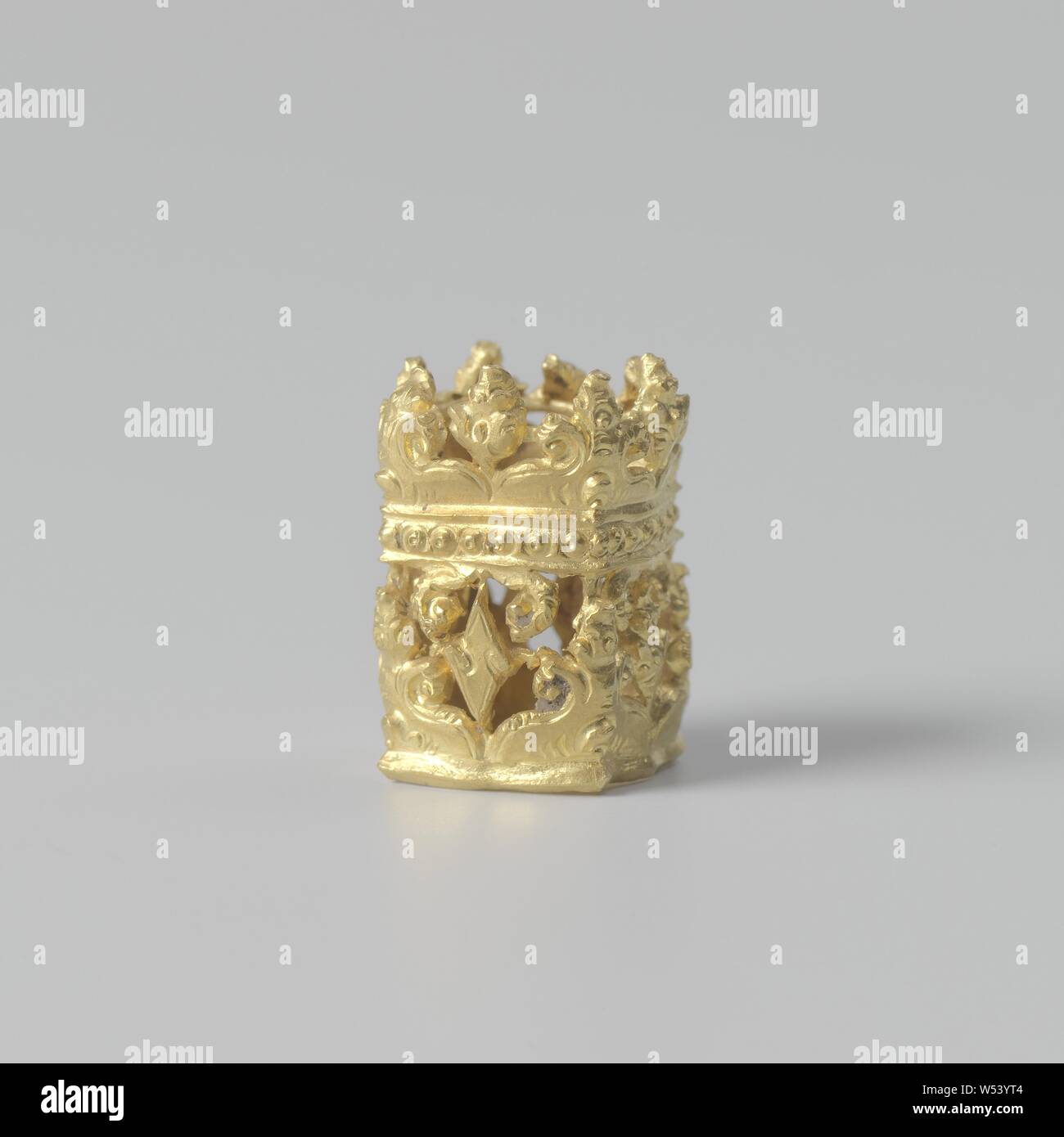 Four sided ornament hi-res stock photography and images - Alamy