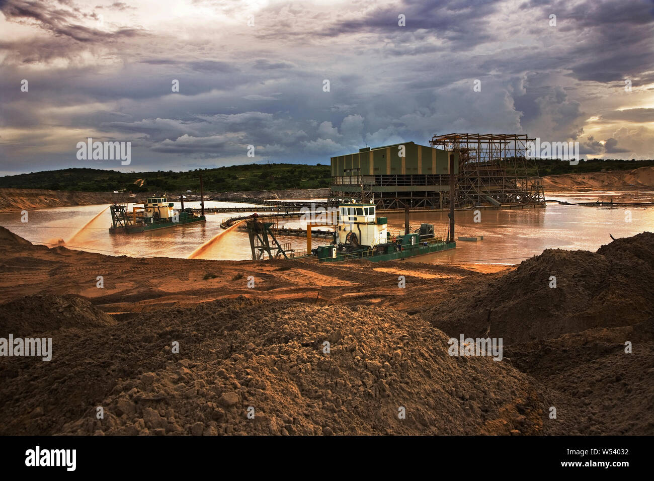 Managing & transporting of titanium mineral sands at mine site. Mining ...