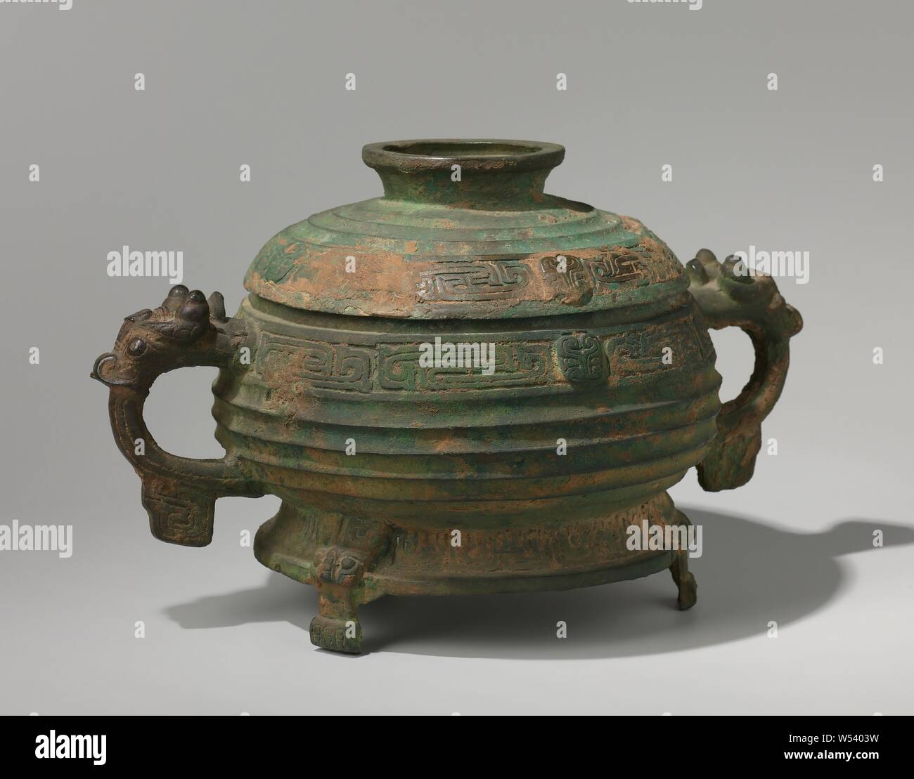 Ritual offering bowl, ritual vessel for food with decoration on two ...