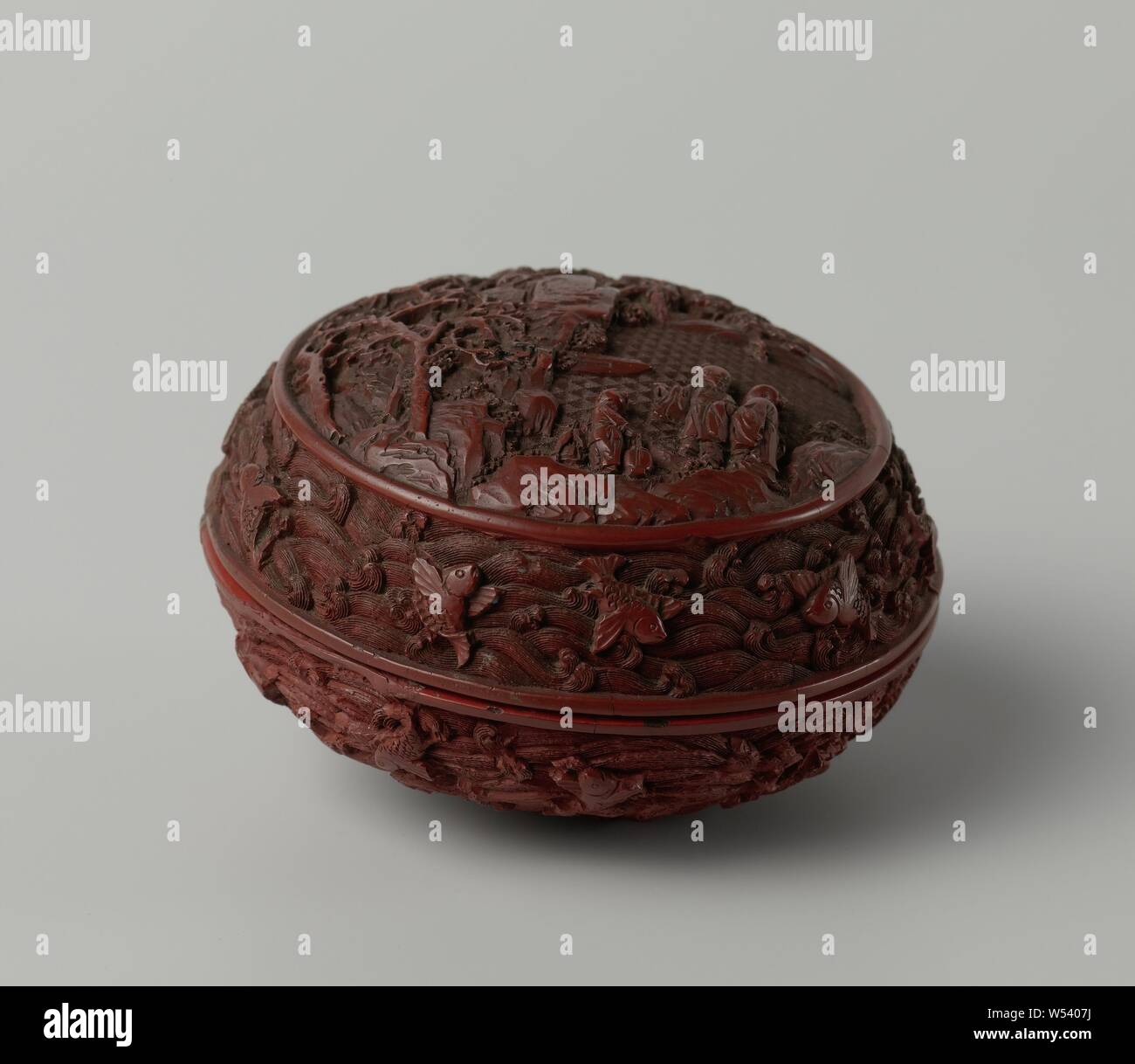 Round lacquer box hi-res stock photography and images - Alamy