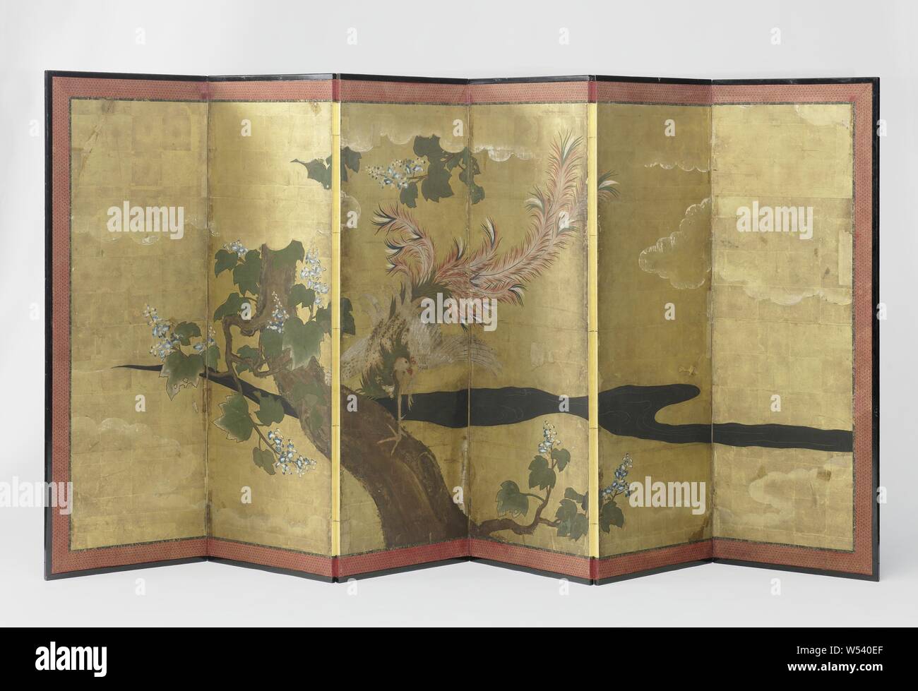 Gold folding screen hi-res stock photography and images - Alamy