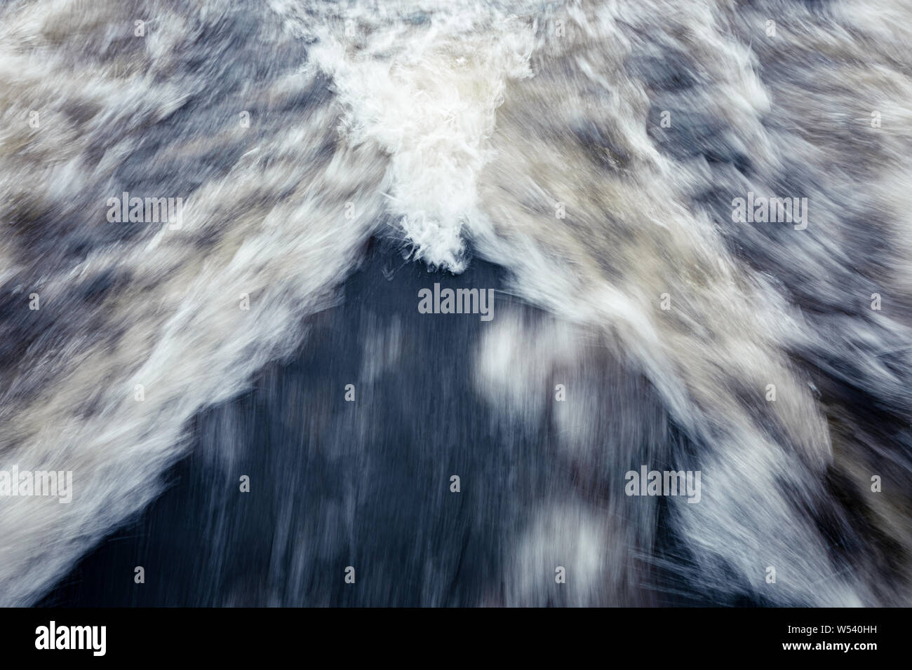 Fast moving water boat trail long exposure Stock Photo - Alamy