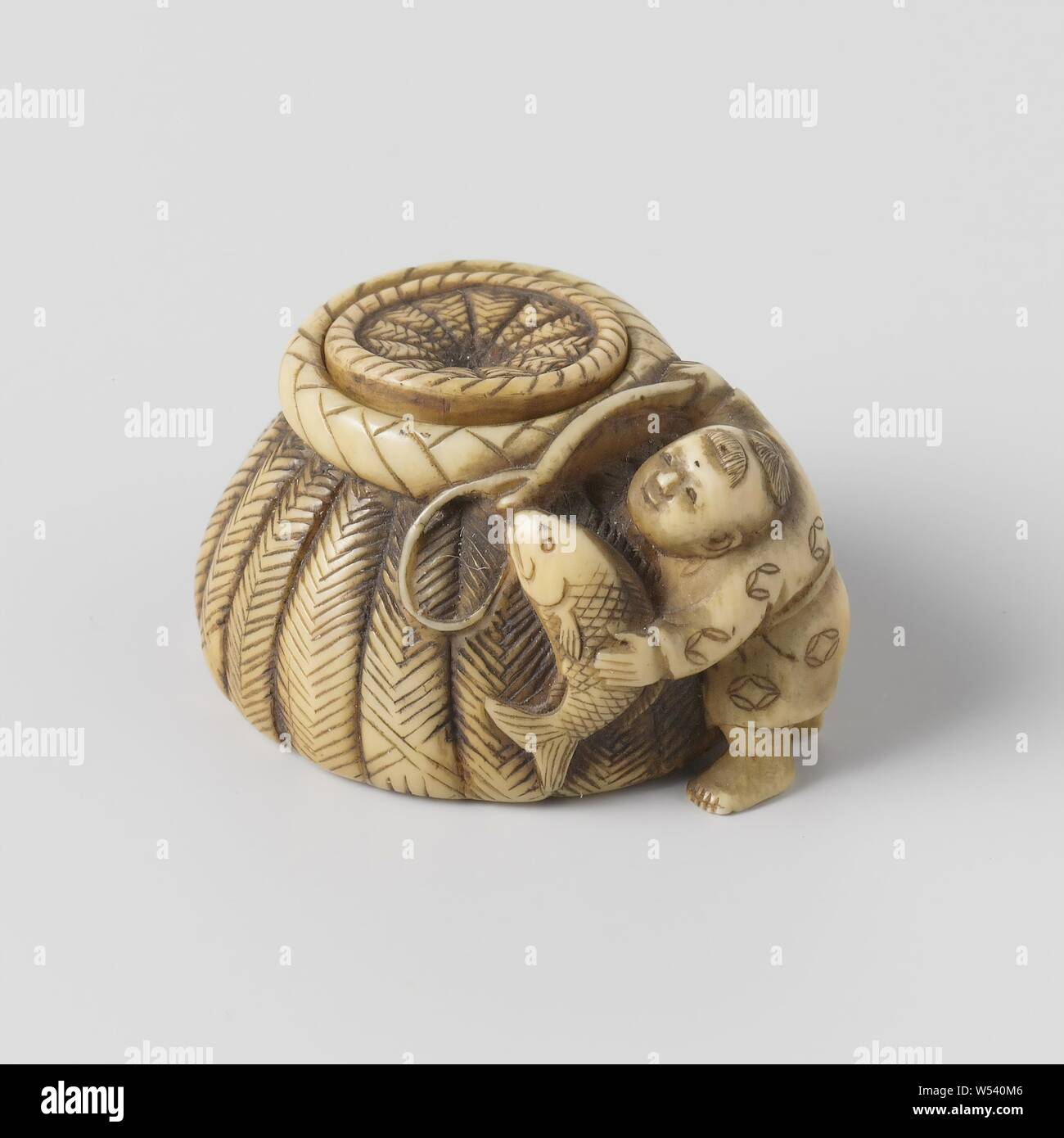 Netsuke fish hi-res stock photography and images - Alamy