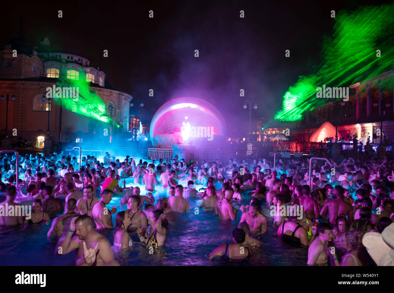Budapest bath house hi-res stock photography and images - Alamy