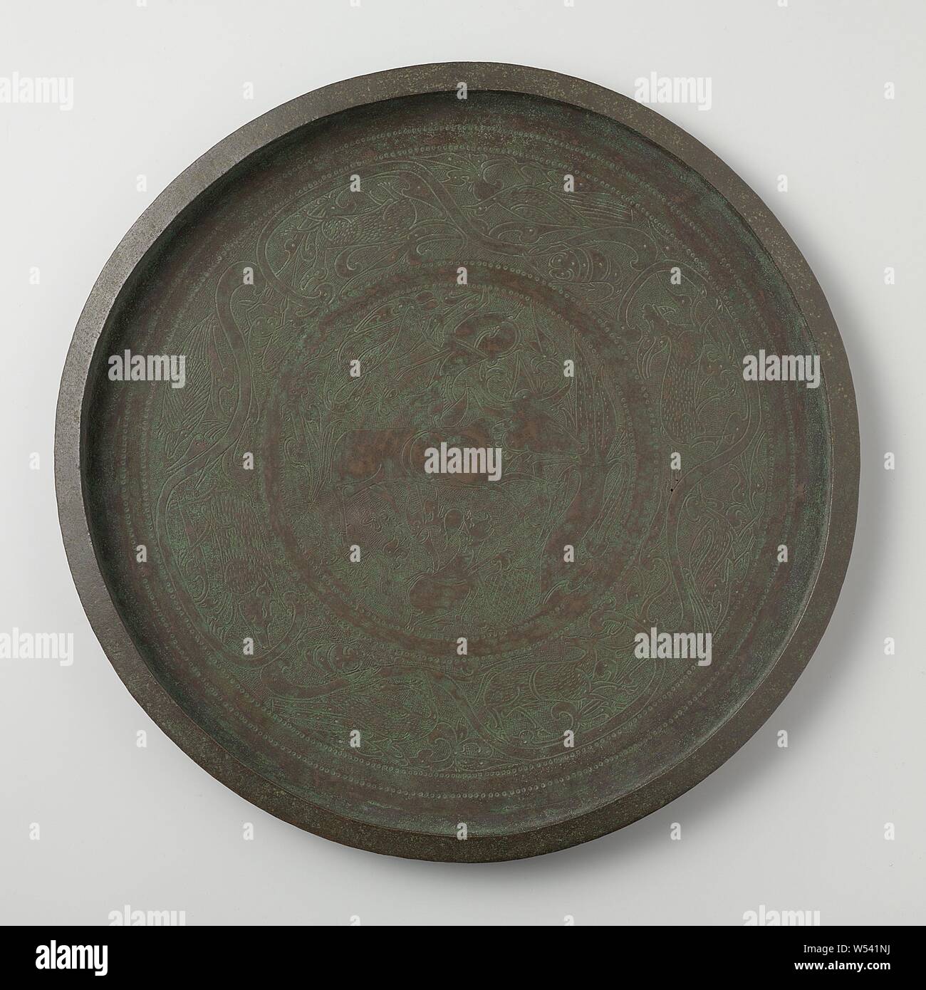 Tray (Talam), Talam, sacrificial leaf, bronze, decorated in the middle ...