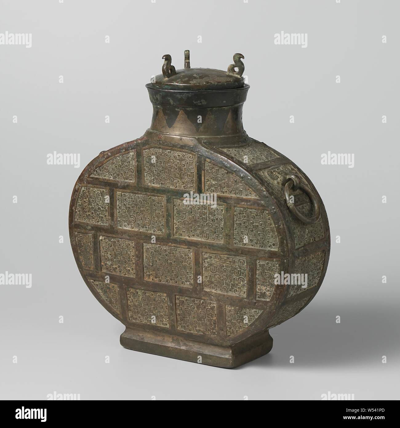 Divided lid hi-res stock photography and images - Alamy