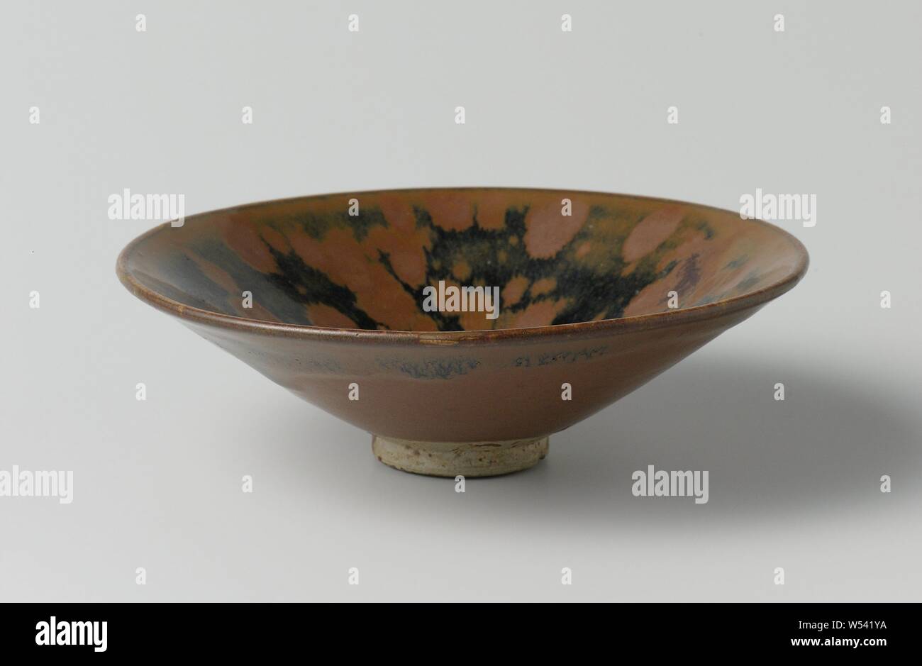 Straight spreading wall hi-res stock photography and images - Alamy