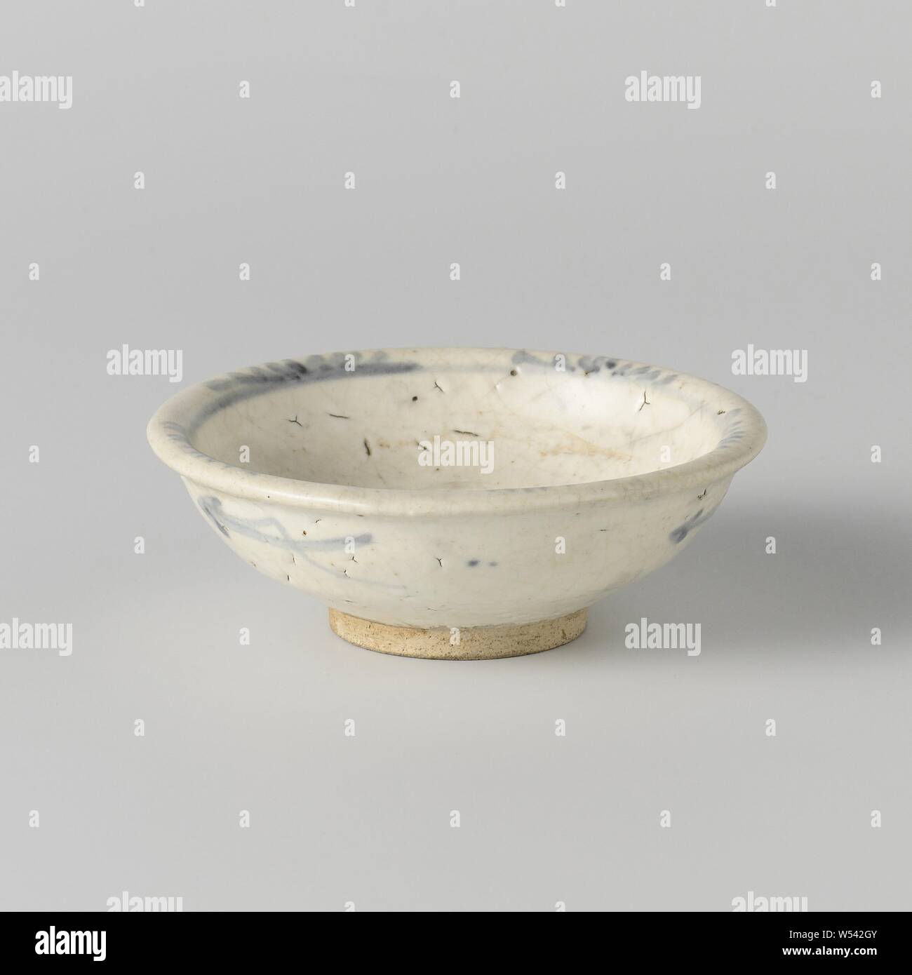 Shallow bowl with an ornamental border and arrows, Shallow cup of ...