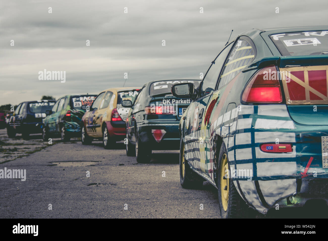 Car race track start line hi-res stock photography and images - Alamy