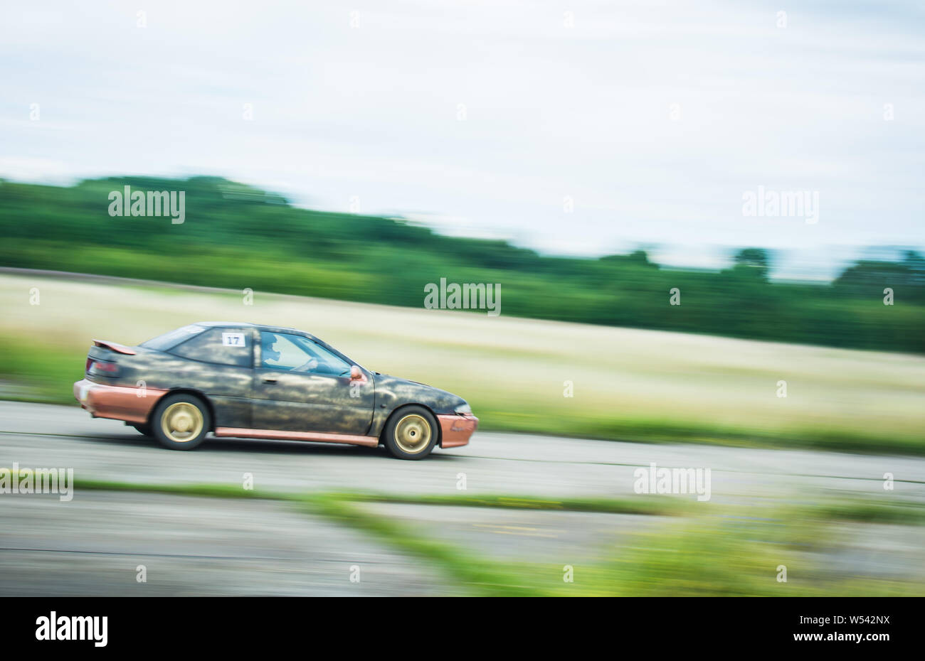 Car race track start line hi-res stock photography and images - Alamy
