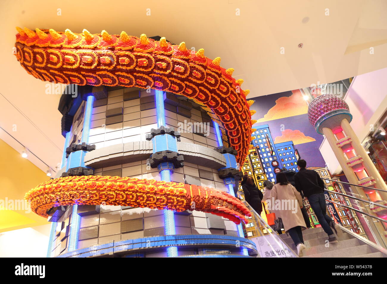 Chinese model dragon hi-res stock photography and images - Alamy