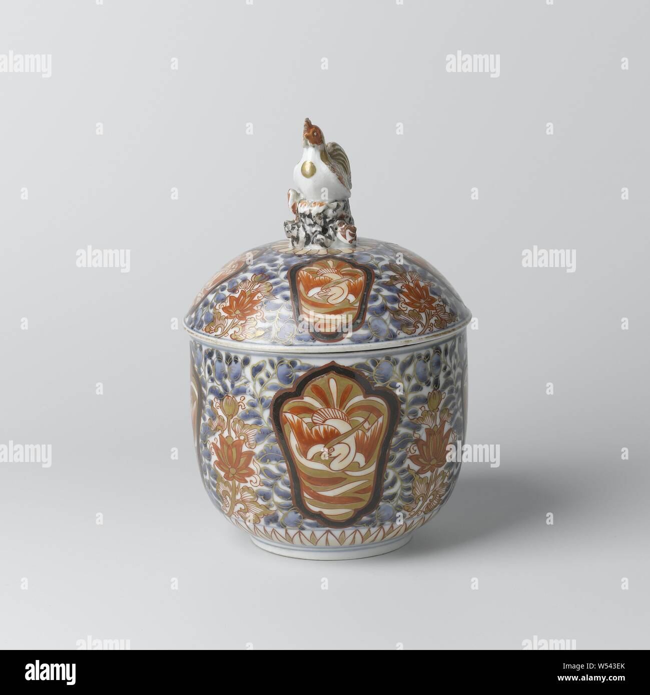 Lidded pots hi-res stock photography and images - Alamy