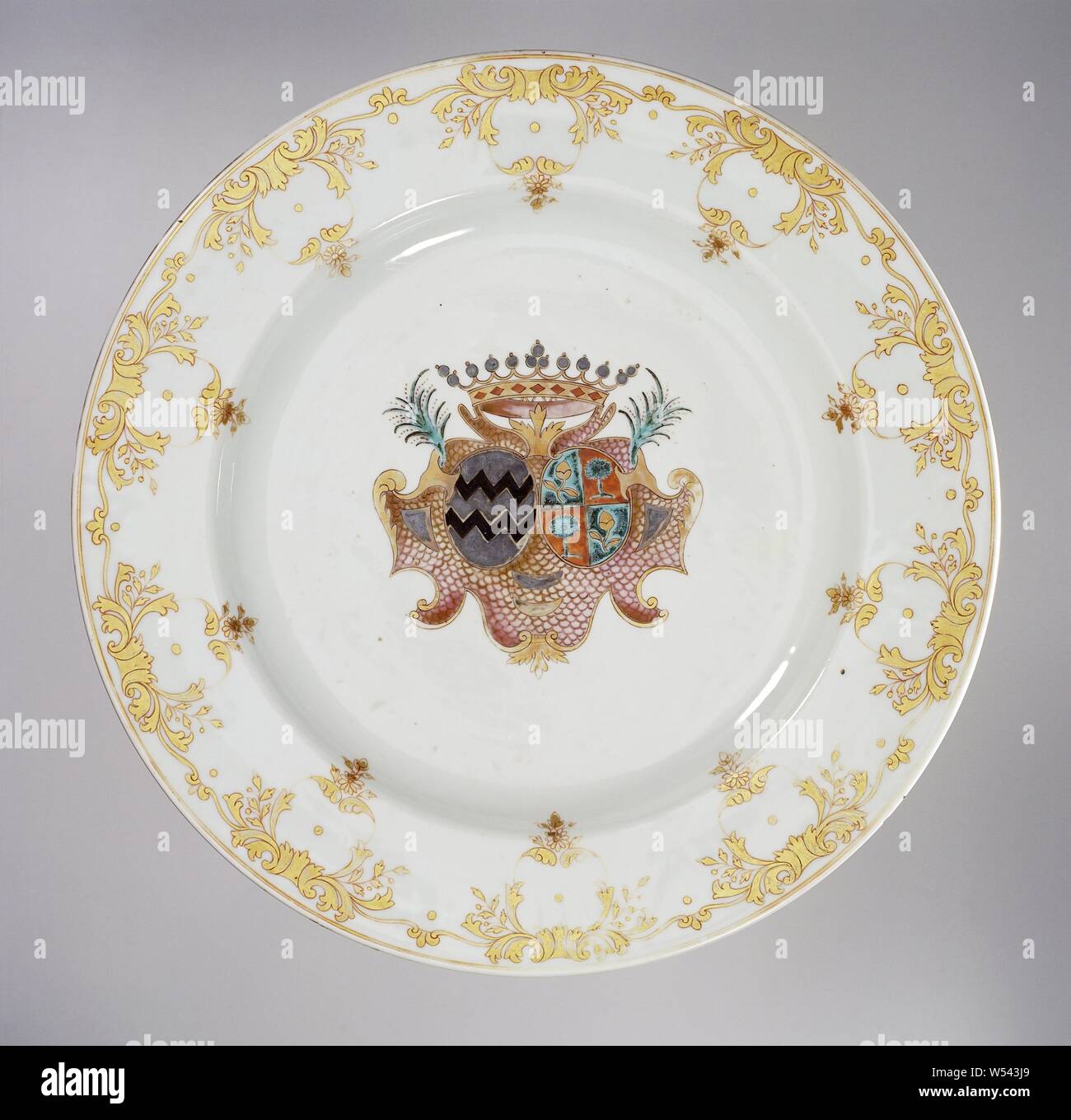 Dish with the arms of the Van Reede from Oudtshoorn and Boessen's ...