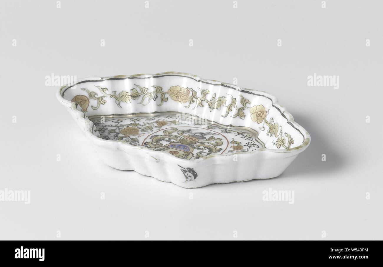 Rectangular hexagonal porcelain pan hi-res stock photography and images ...