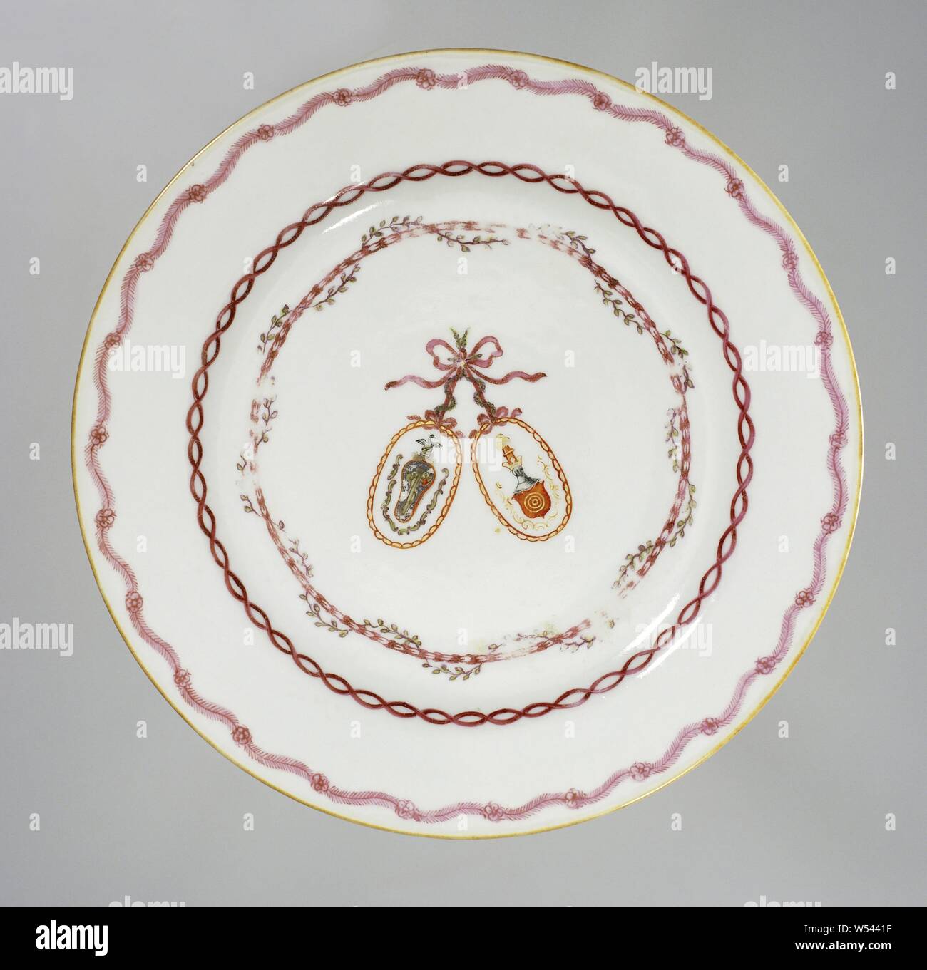 Small plate with the arms of the Van Stockum and Romswinckel family ...