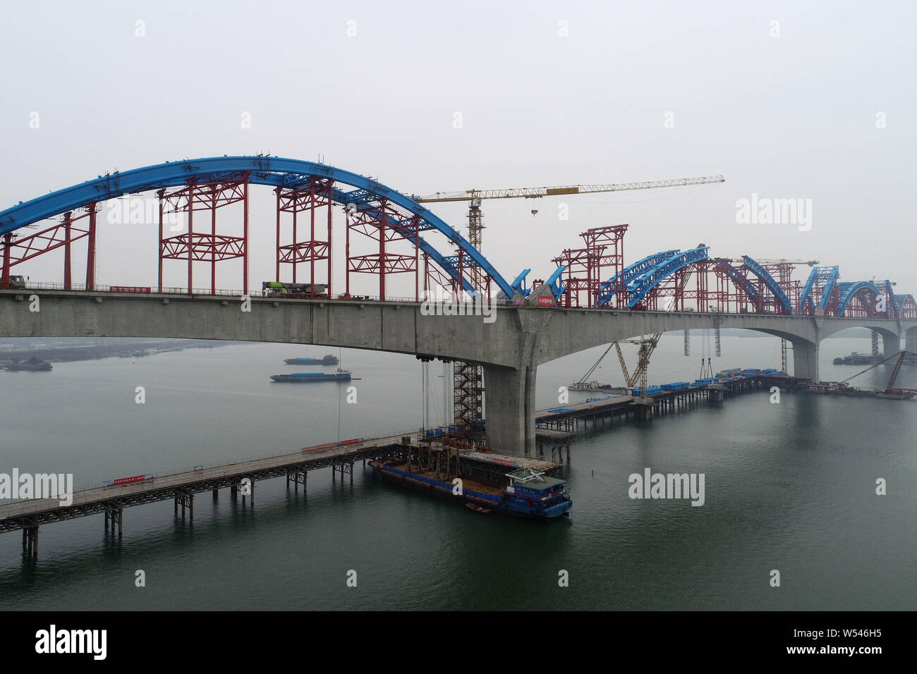 View of the Cuijiaying Hanjiang River Bridge of Wuhan-Shiyan high-speed ...