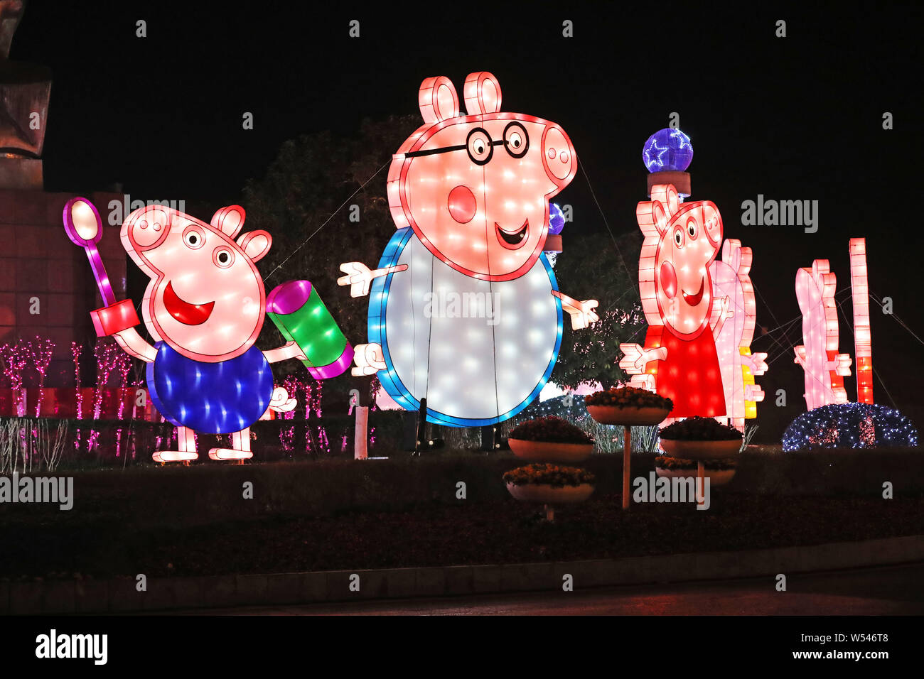 Peppa pig colorful hi-res stock photography and images - Alamy