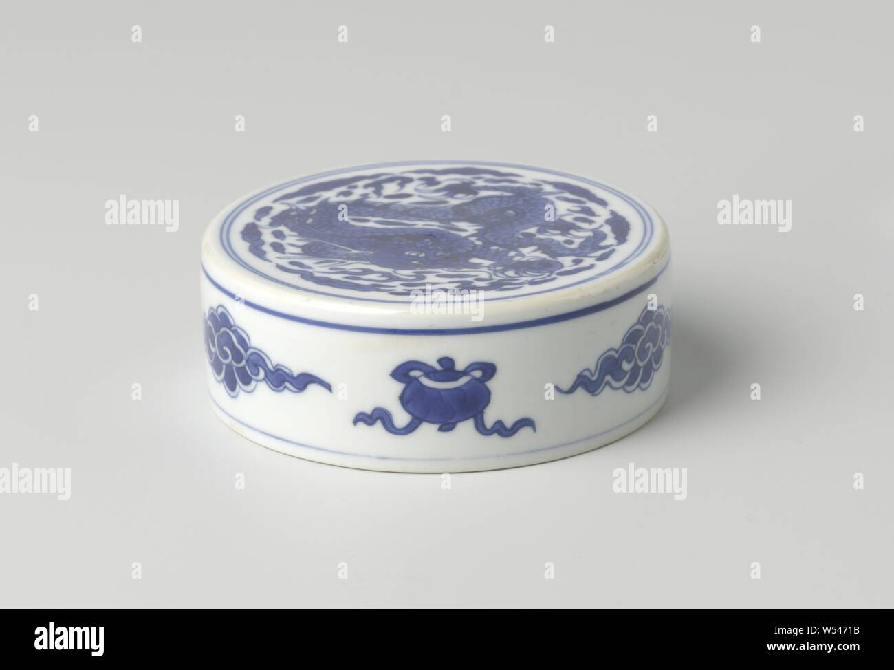 Musical boxes hi-res stock photography and images - Alamy