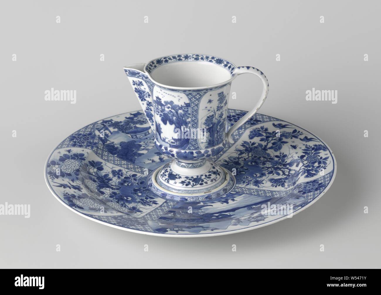 Staggered base hi-res stock photography and images - Alamy