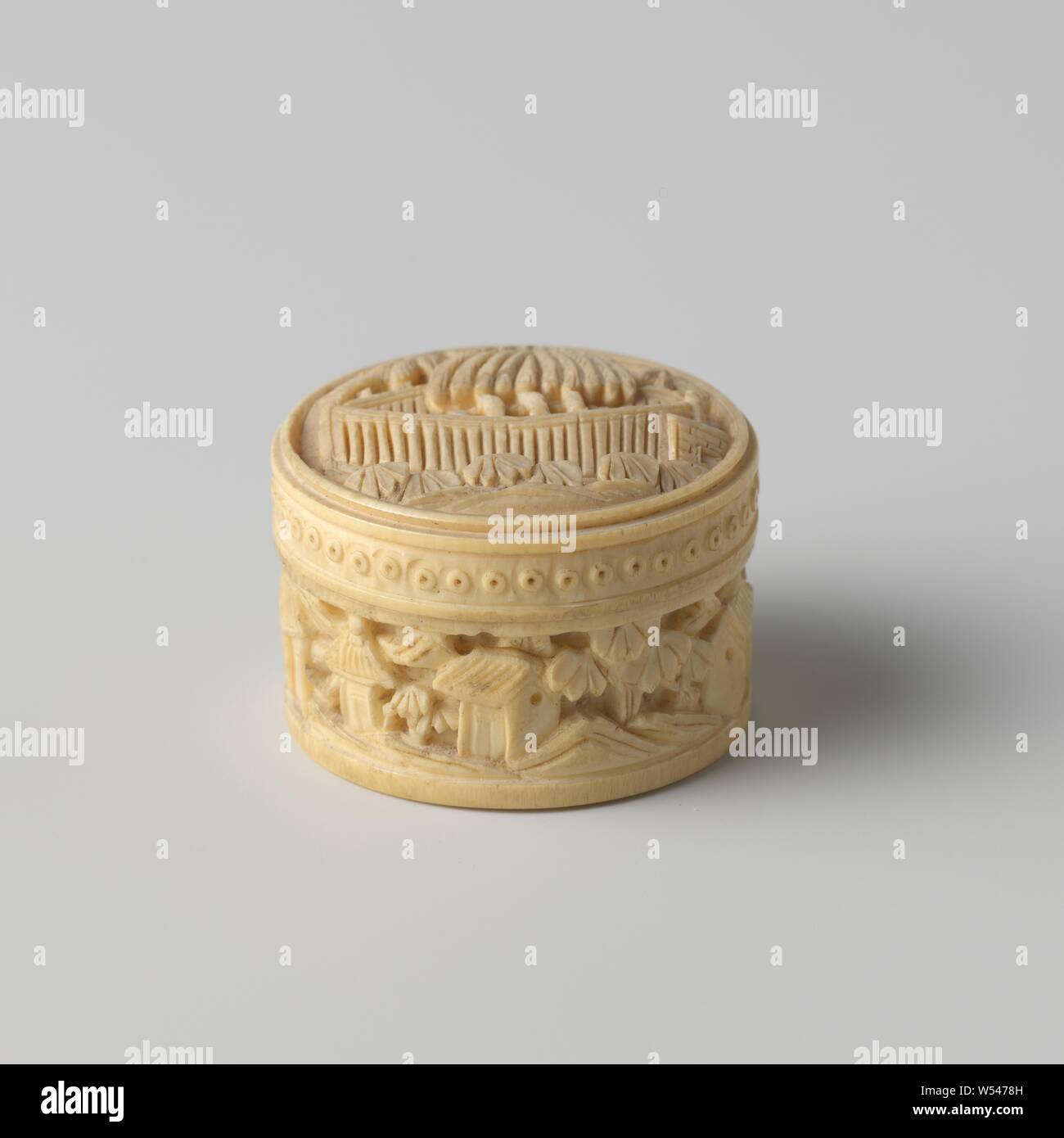 Ivory game box hi-res stock photography and images - Alamy