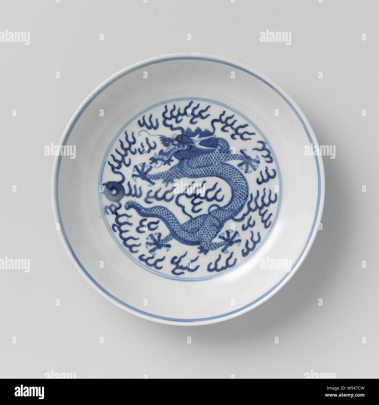 Wall two pearl chasing five claw dragons hi-res stock photography and ...