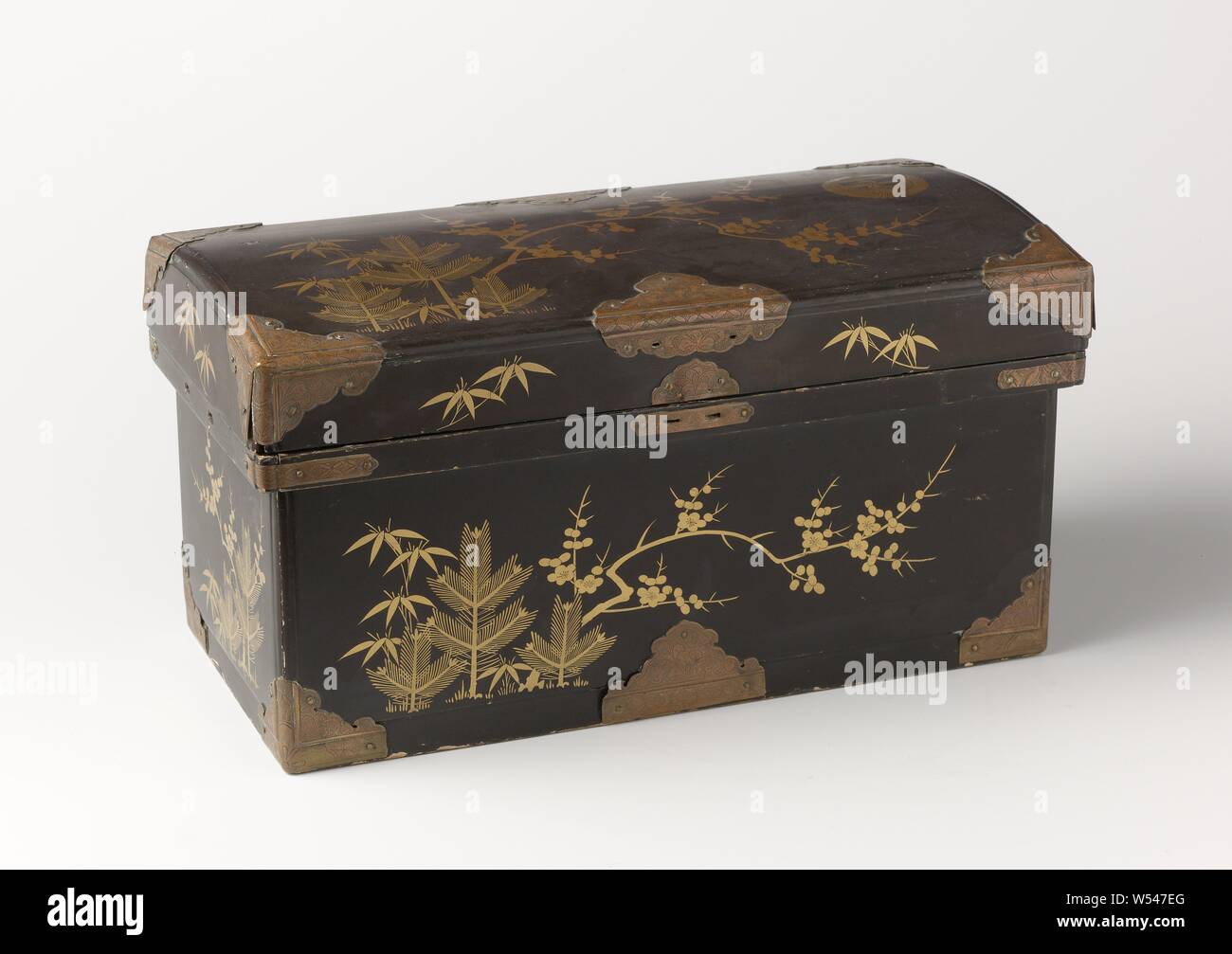 Lacquer box hi-res stock photography and images - Alamy