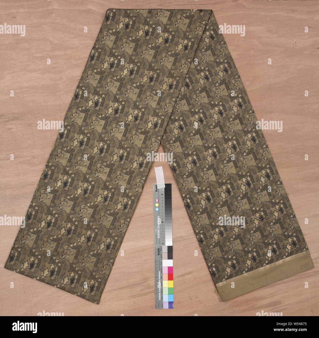 Two partially overlapping squares hi-res stock photography and images ...