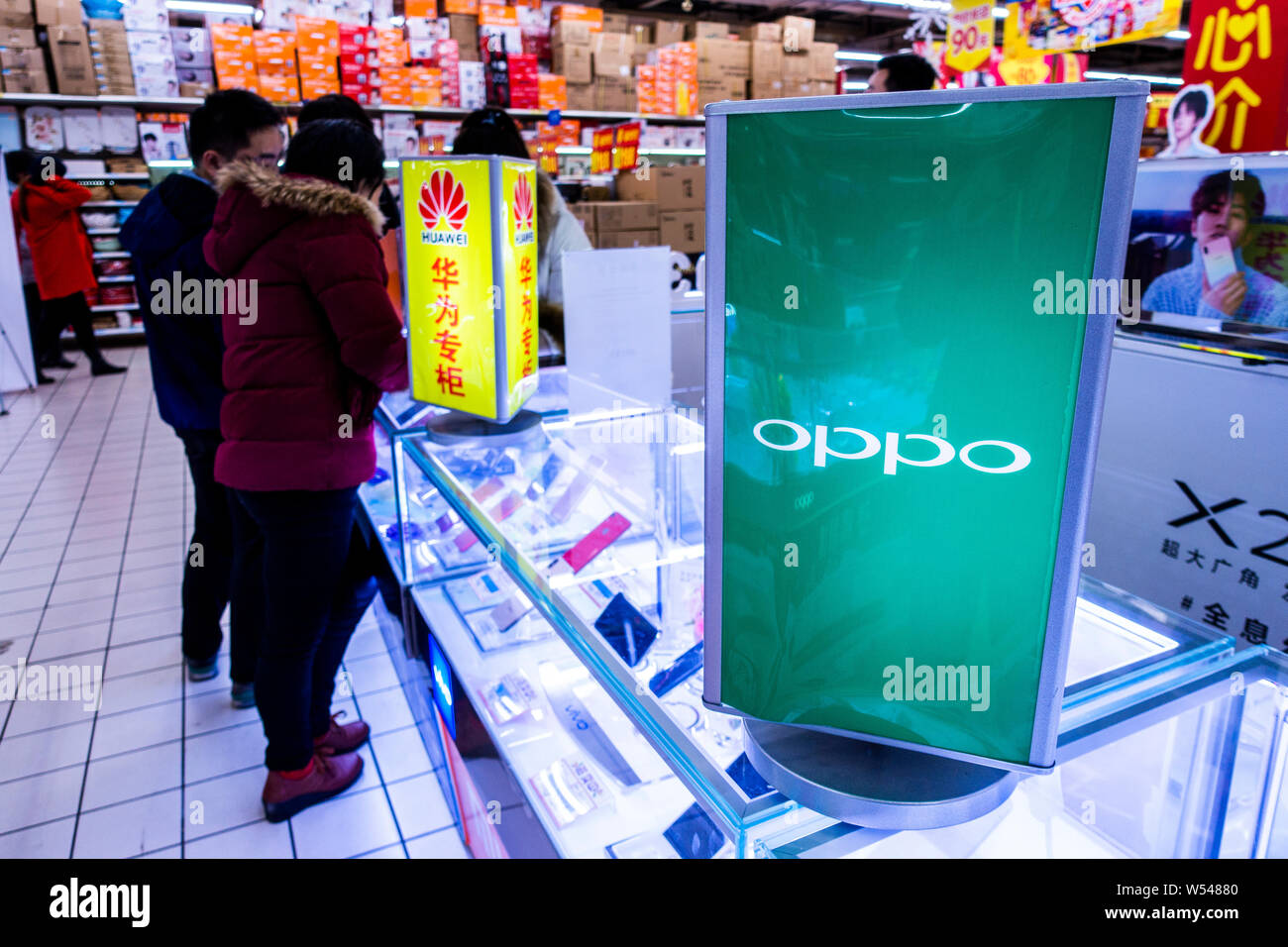 Oppo cell hi-res stock photography and images - Alamy