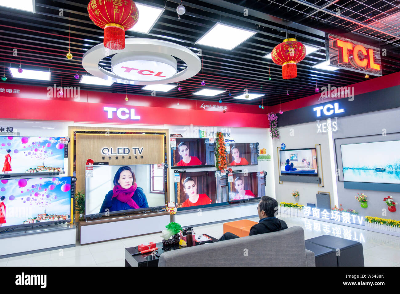 Xiaomi home store hi-res stock photography and images - Alamy