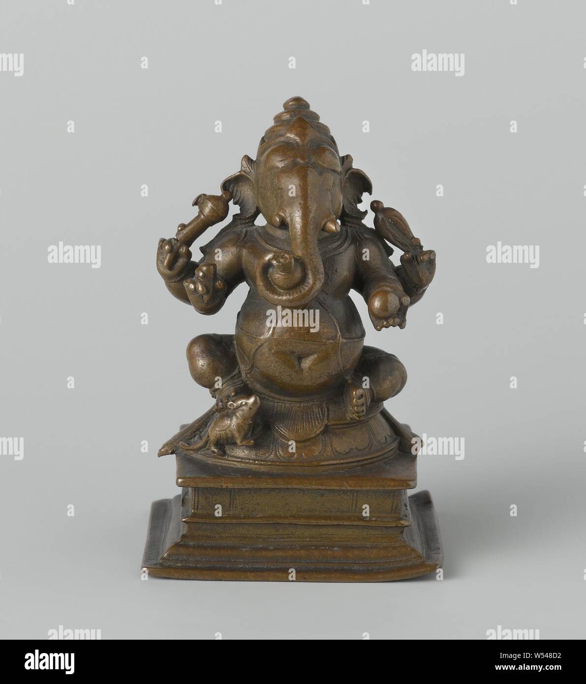 Rat on pedestal hi-res stock photography and images - Alamy