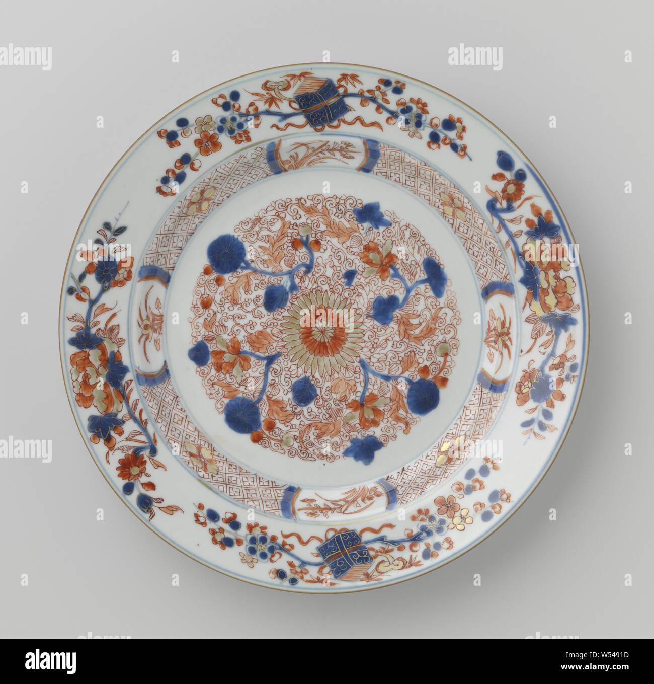 Gold lotus dish hi-res stock photography and images - Alamy