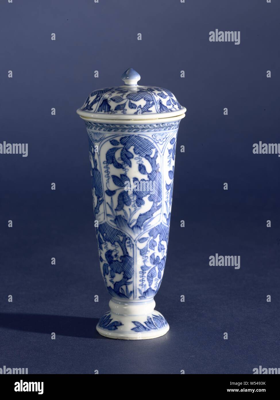 Bell shaped beaker vase hi-res stock photography and images - Alamy