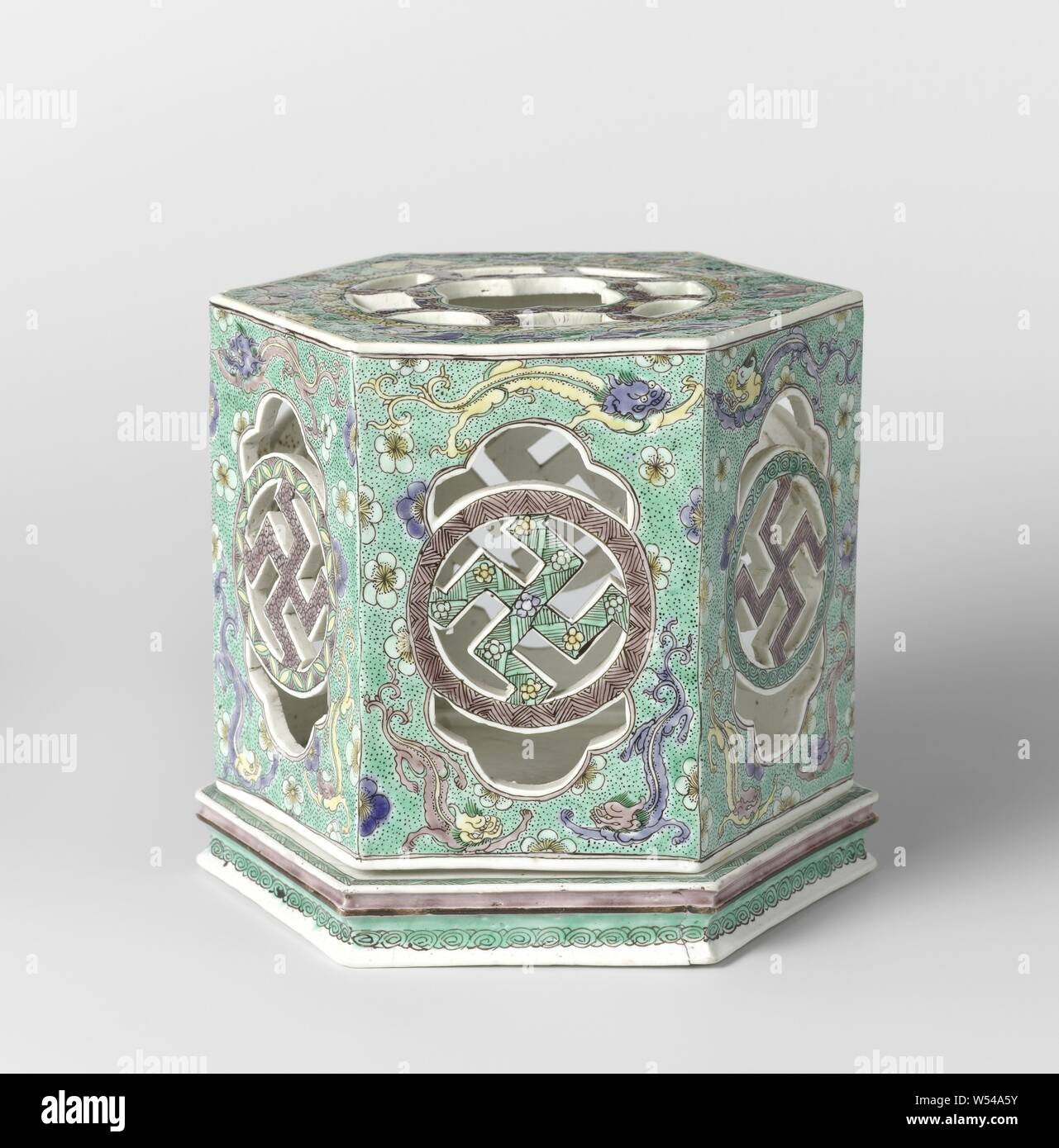 Swastika symbol hi-res stock photography and images - Alamy