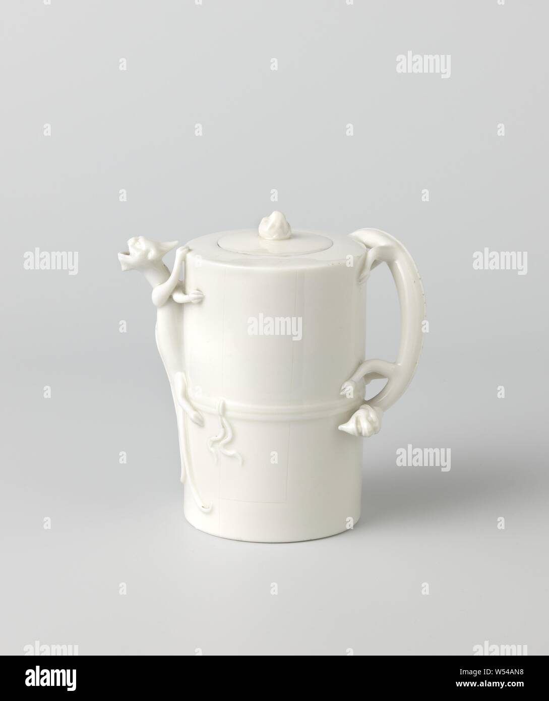 Cylindrical wine ewer with dragon-shaped spout and handle, Porcelain ...