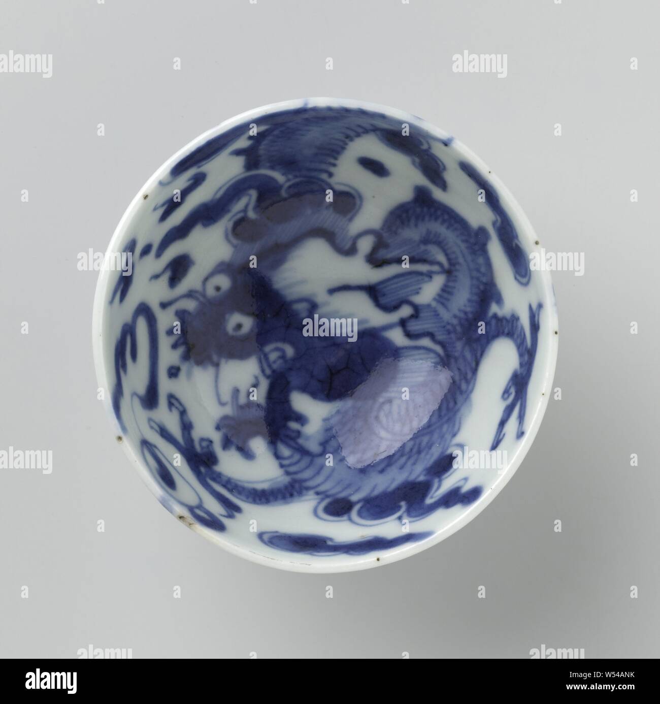 Continuous four clawed dragon chasing hi-res stock photography and ...