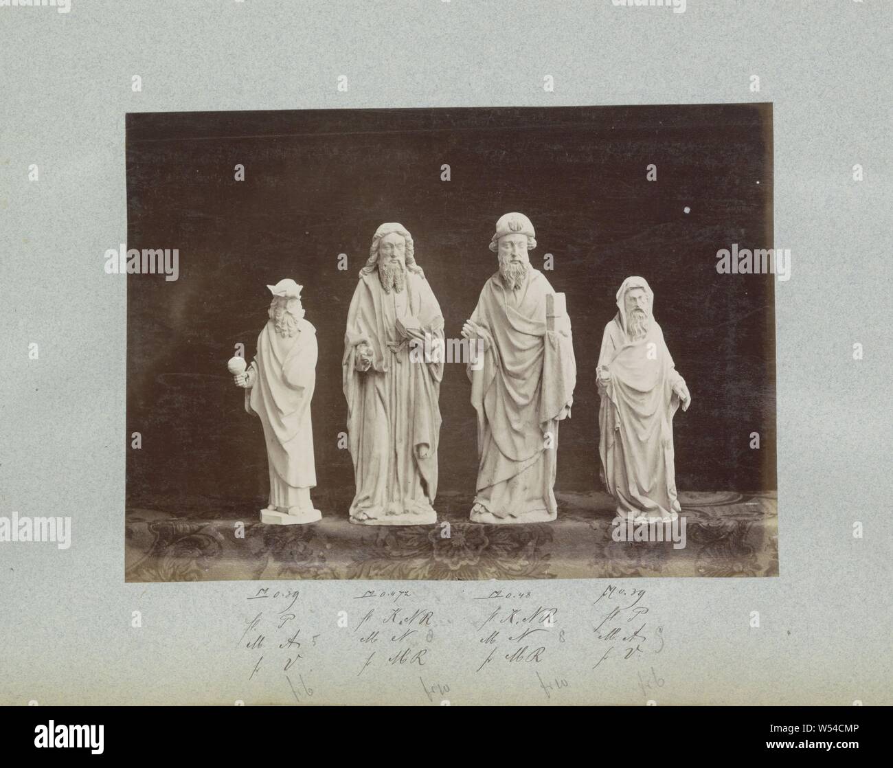 Four plaster casts hi-res stock photography and images - Alamy