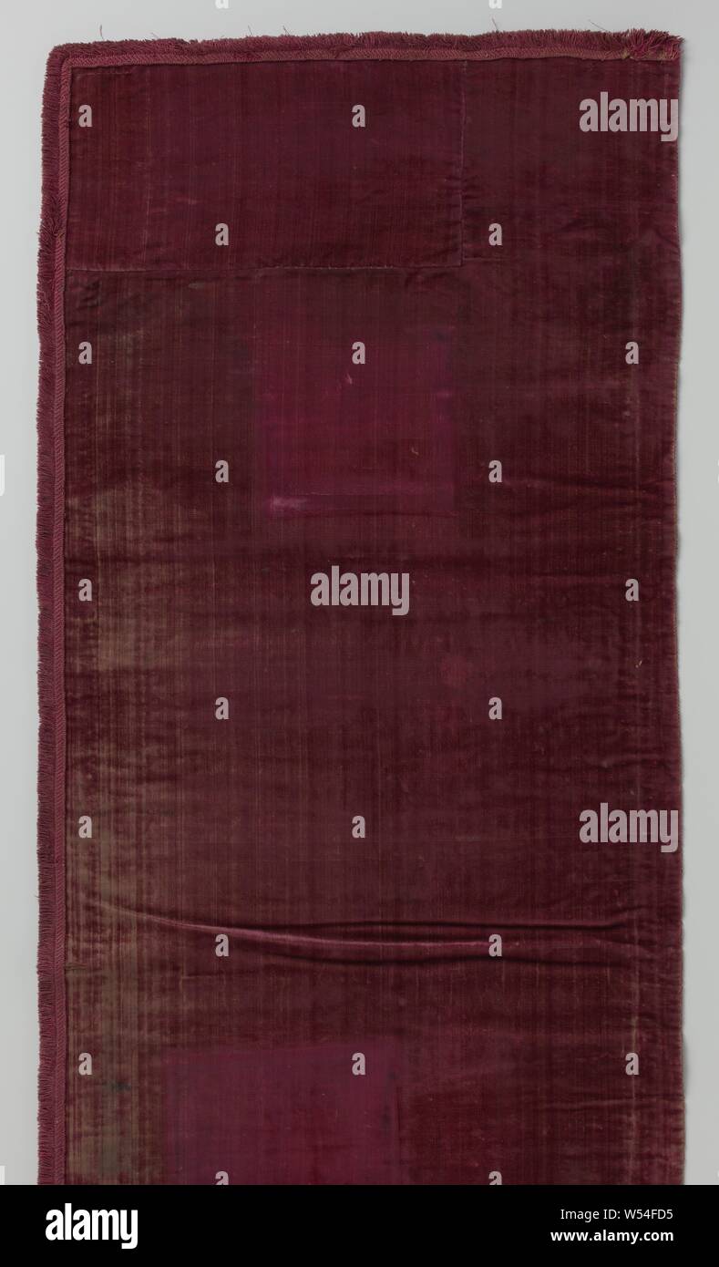 Dark red silk velvet rug hi-res stock photography and images - Alamy