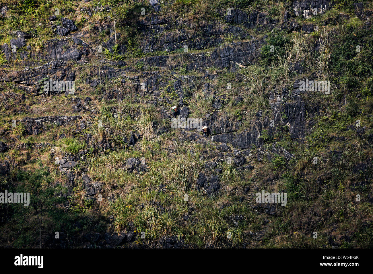 A view of cliff village among the mountains in Nongli village, Bansheng ...