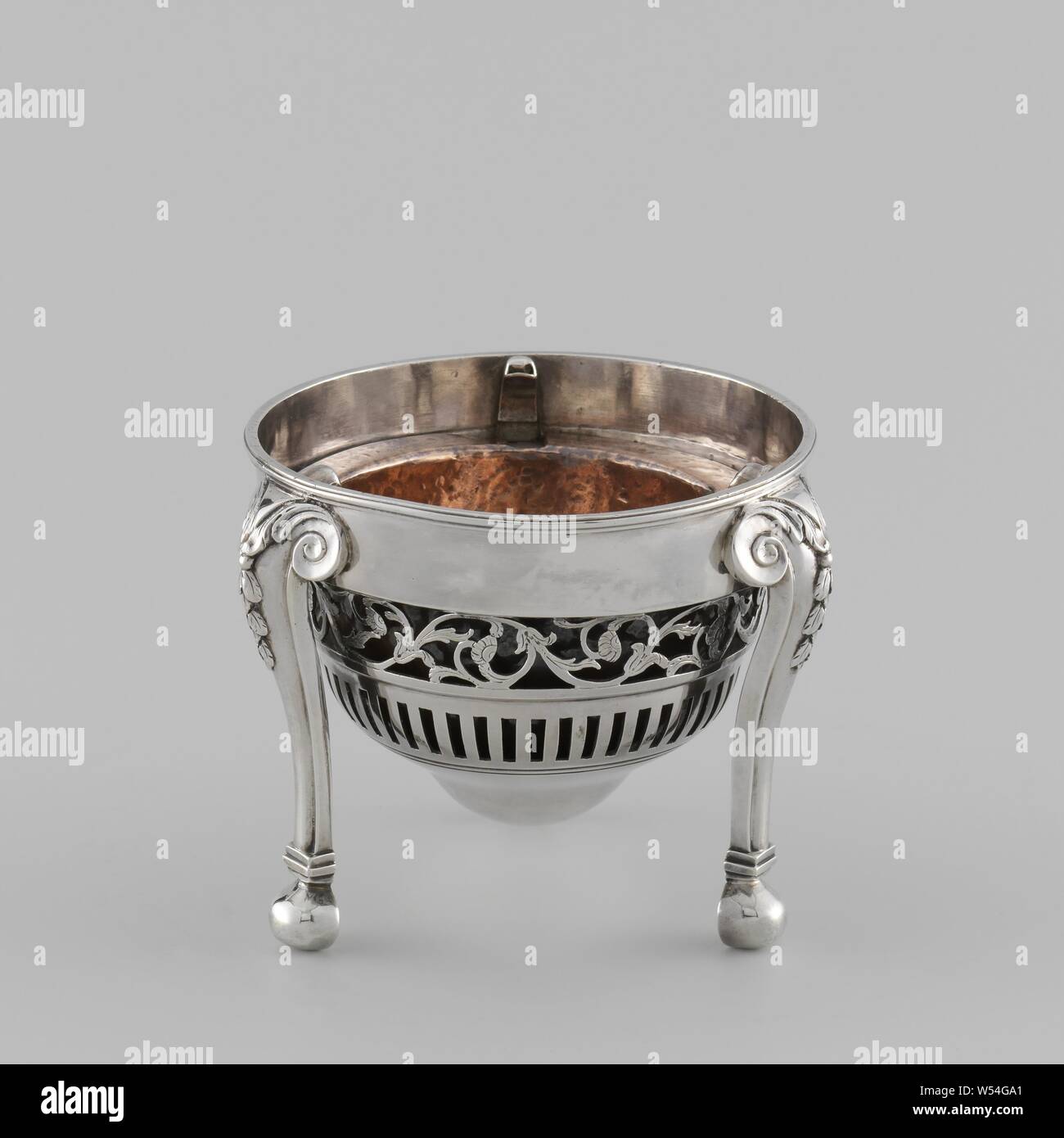 Brazier supported hi-res stock photography and images - Alamy