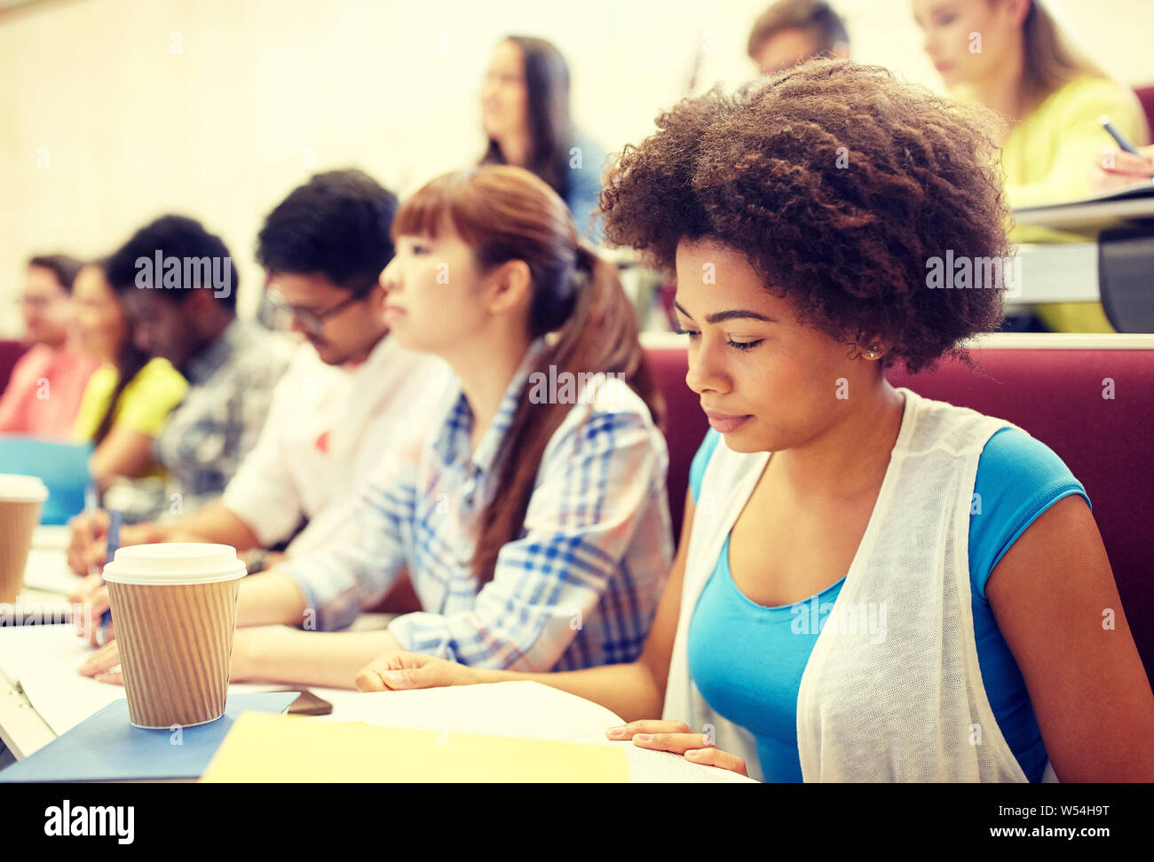 Group students at coffee hi-res stock photography and images - Alamy