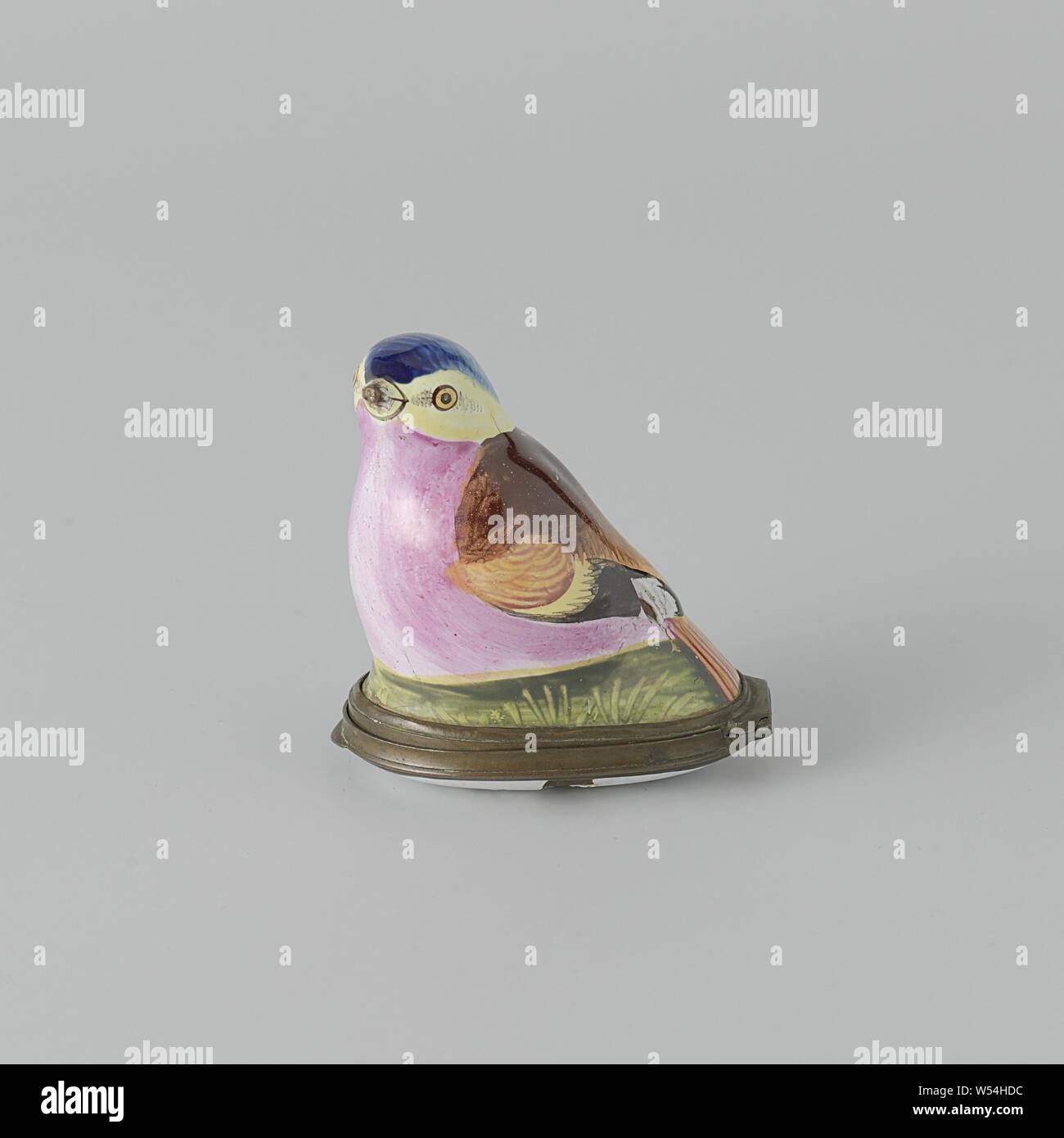 Snuff box in the shape of a bird, enamelled with multicolored flowers ...