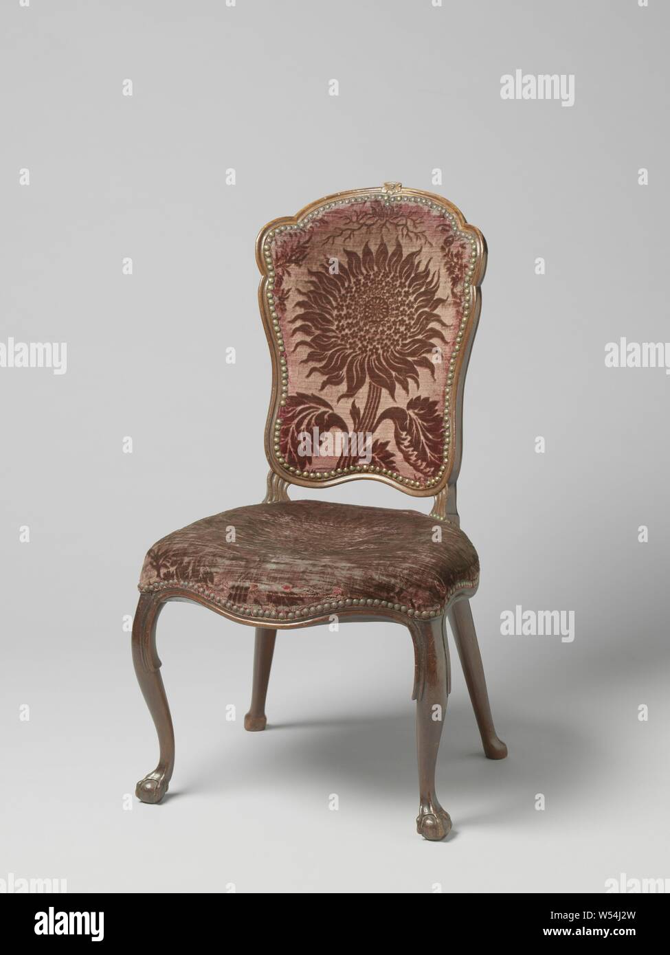 Chair, mahogany, covered with velvet d'Utrecht, with a pressed ...