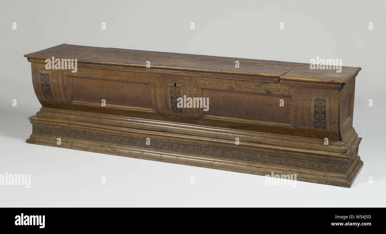 Protruding frames hi-res stock photography and images - Alamy