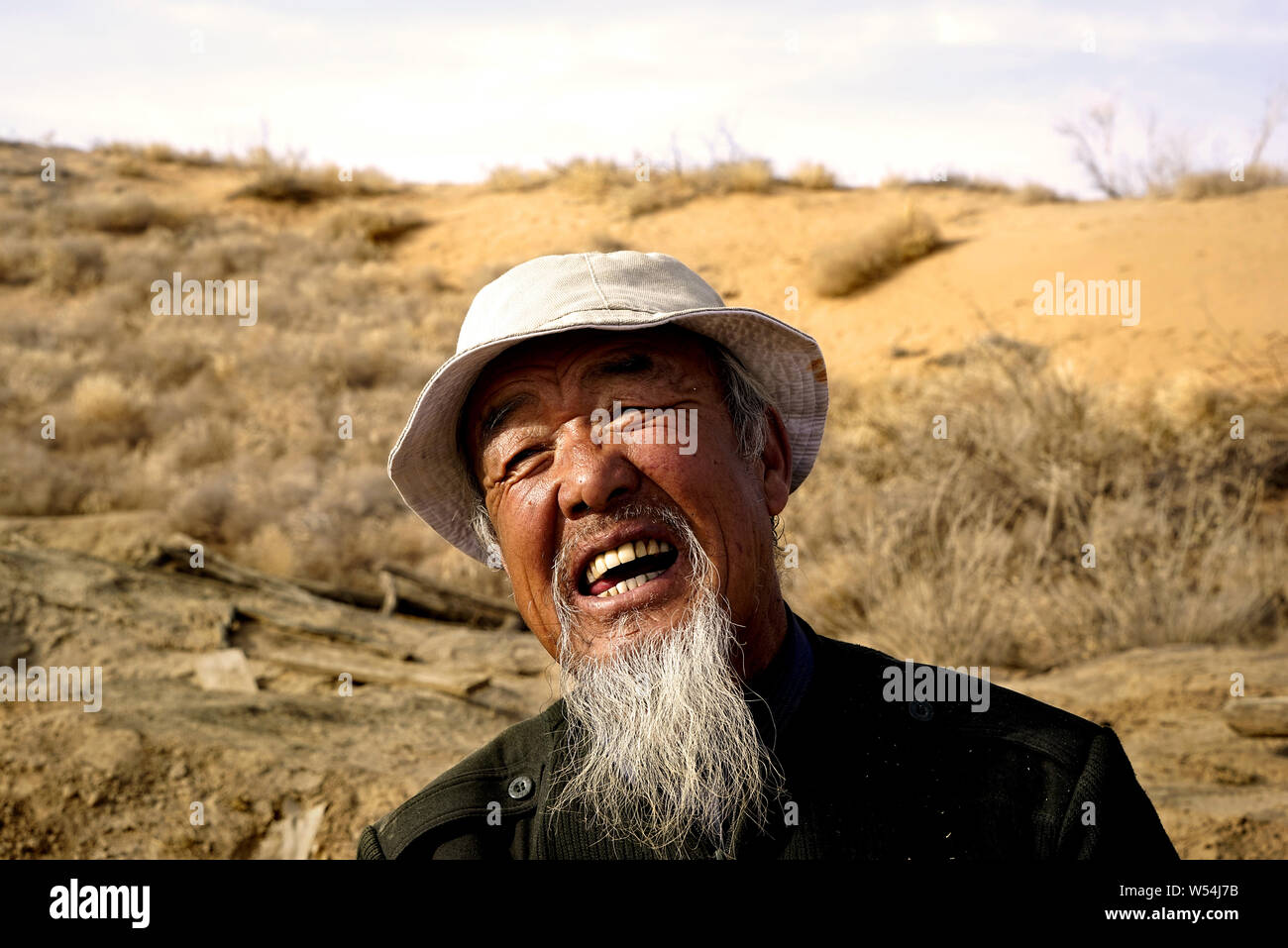 76-year-old Chinese man Wang Tianchang works in the Tengger Desert at ...