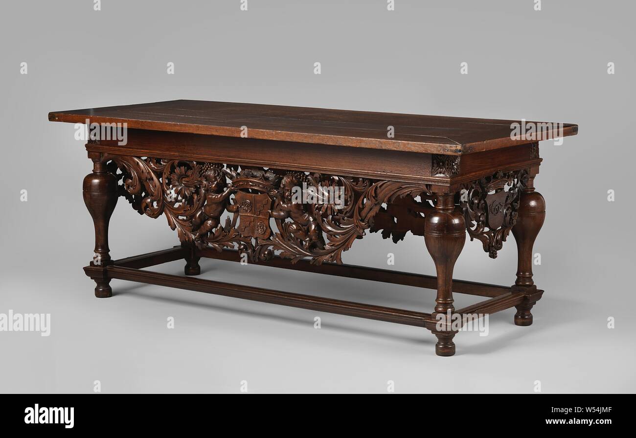 Inverted bottle shaped legs hi-res stock photography and images - Alamy