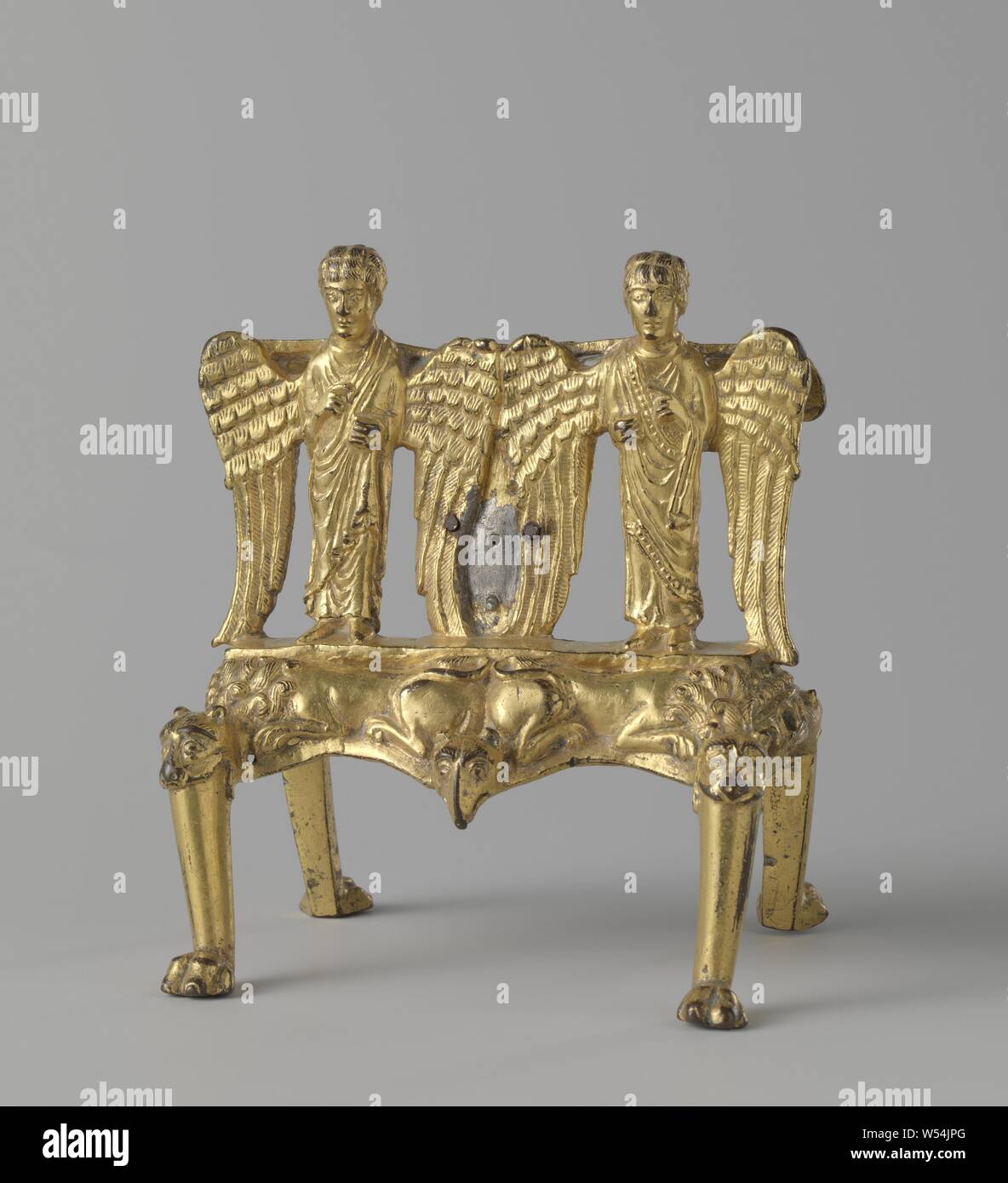 Angels stand side hi-res stock photography and images - Alamy